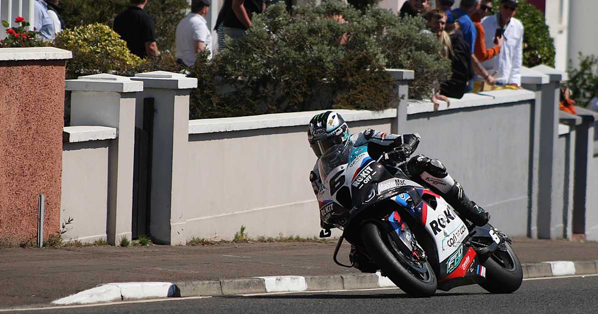 Michael Dunlop: Die Superbike-Ducati bleibt vorerst in der Garage ...