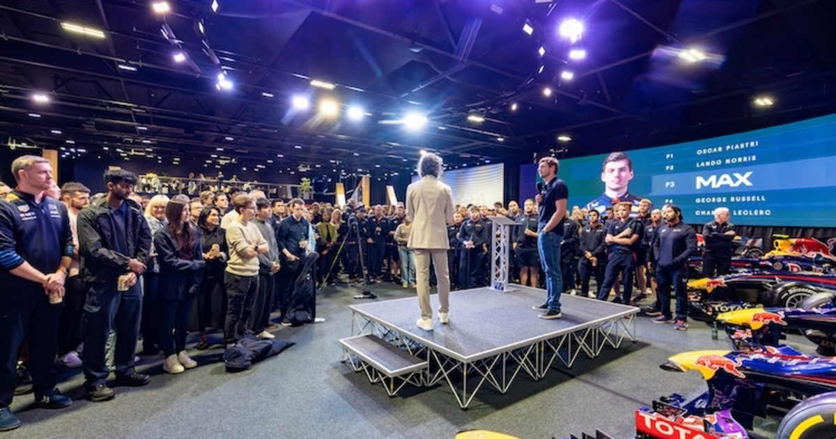 Max Verstappen: Feier & Simulator-Session im F1-Werk - Formel 1 ...