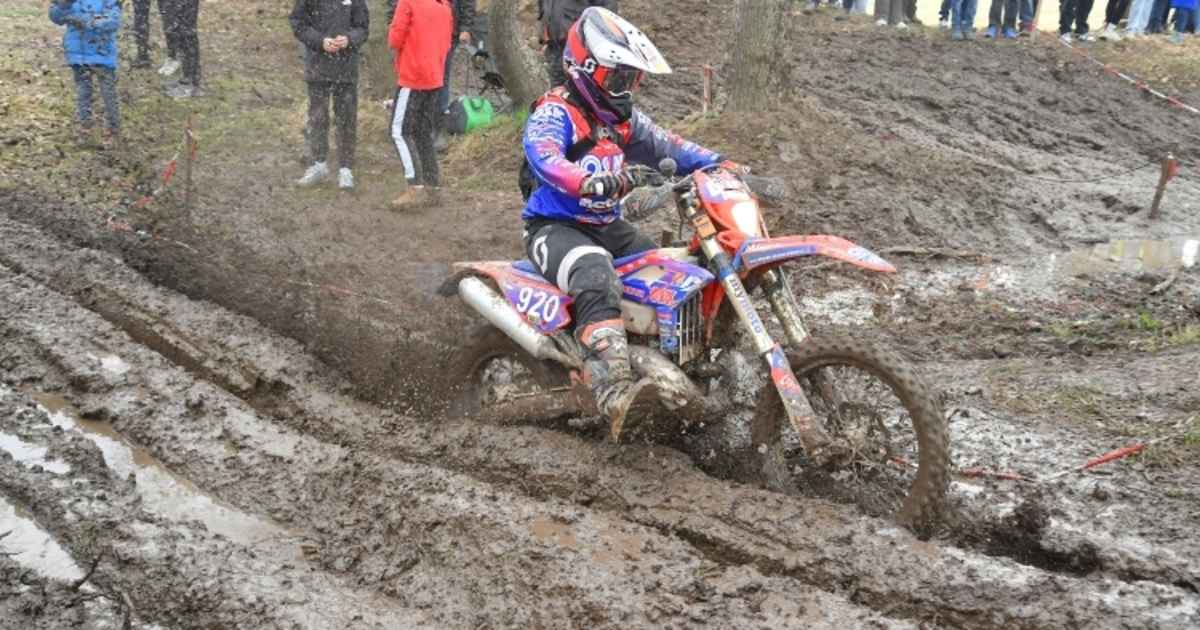 Lucy Glöckner: Red Plate trotz Schlammschlacht - IDM Superbike ...