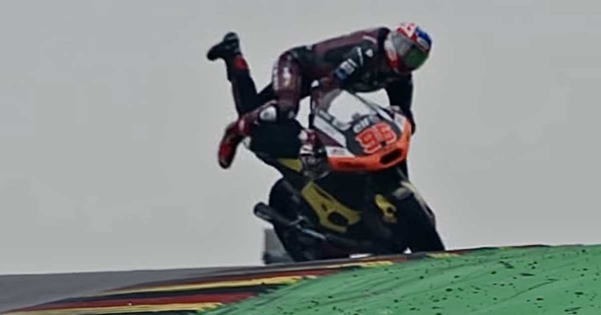 Stuntman Jake Dixon: Wasserfall-Crash, Startplatz 1! - Moto2 ...