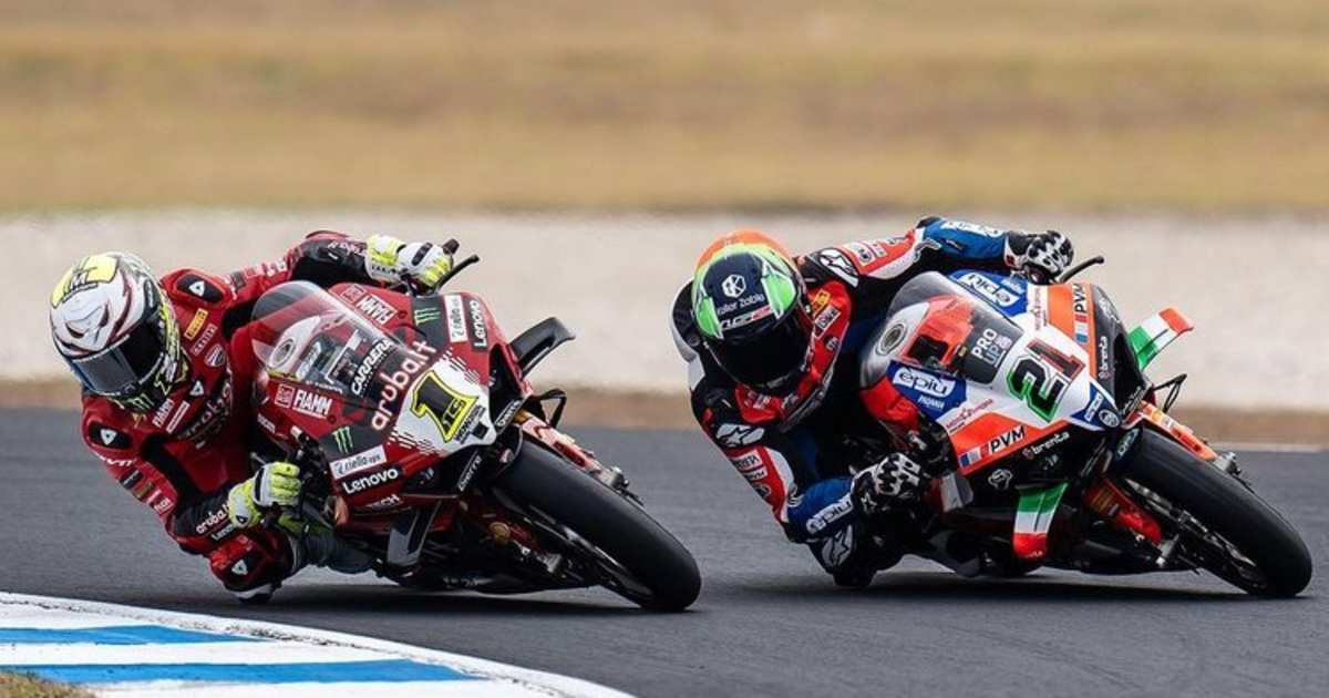 Michael Rinaldi geschockt: Fettes Loch im Reifen - Superbike WM ...