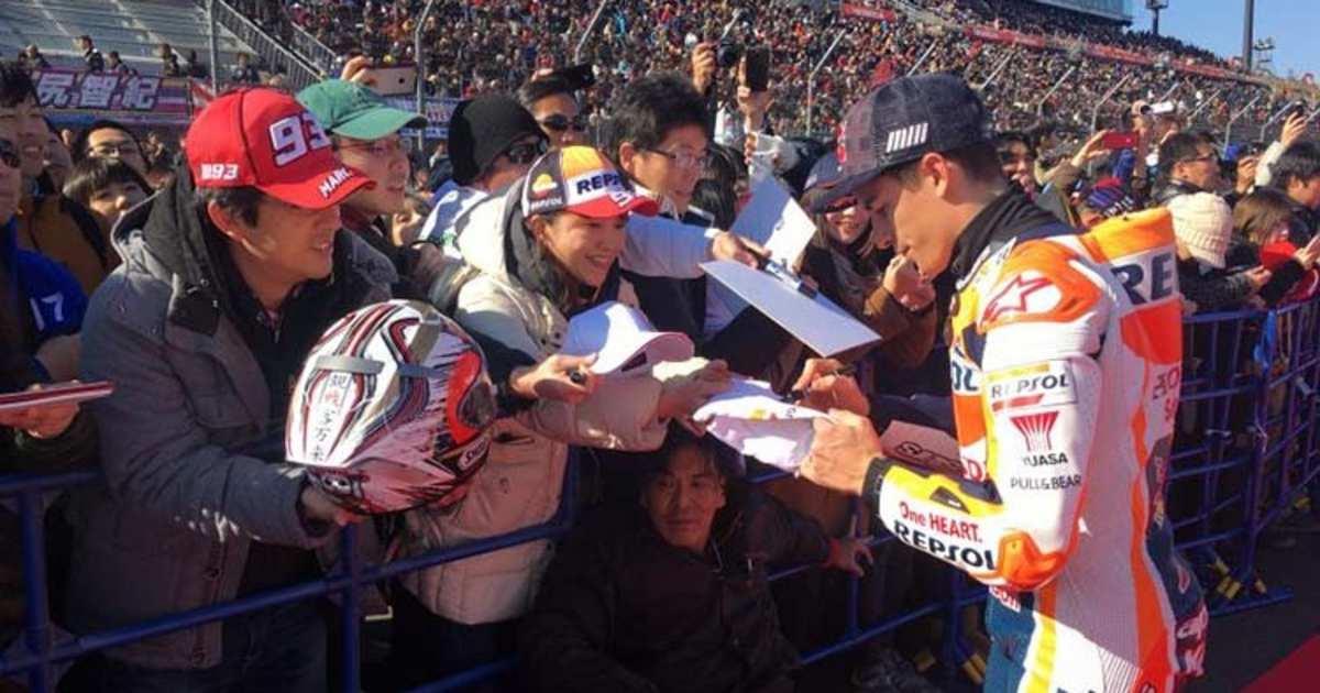 Marc Márquez & Dani Pedrosa feiern mit 24.000 Fans - MotoGP - SPEEDWEEK.com