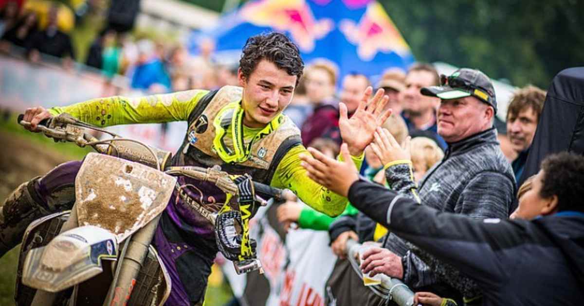 Brian Hsu und Mike Stender: Crash mit Folgen! - ADAC MX Masters ...